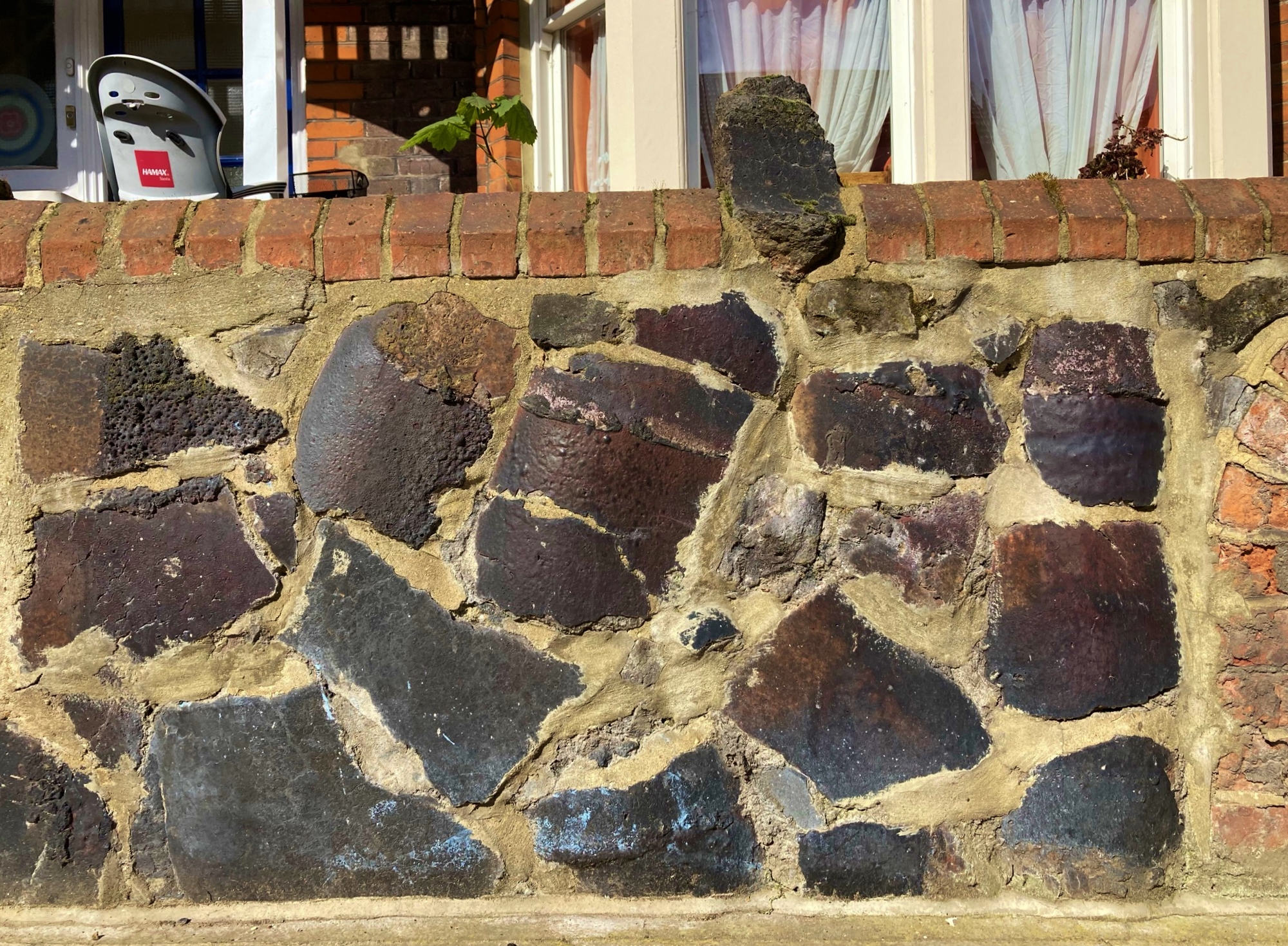 53: The London garden walls made of Stourbridge gas retorts – Building ...