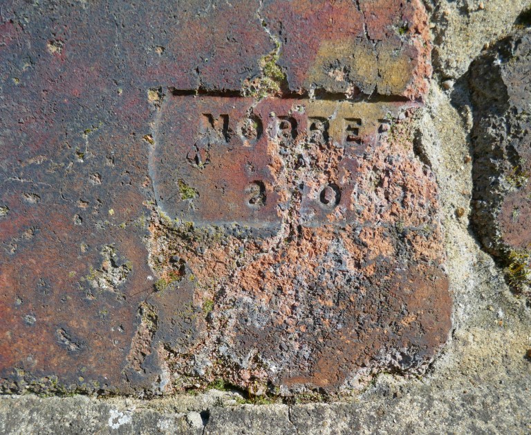 53: The London garden walls made of Stourbridge gas retorts – Building ...