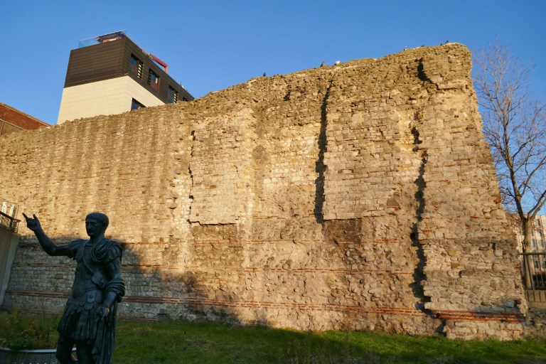 59: The building blocks of London’s Roman wall – Building London – what ...
